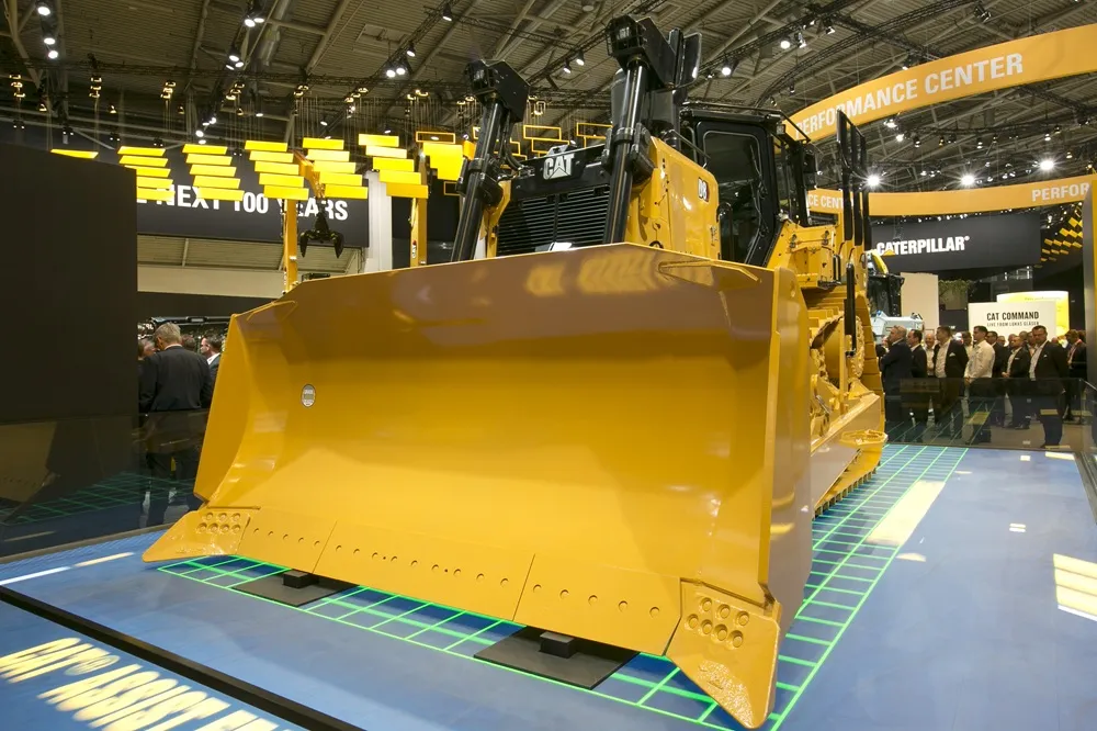 Dozing efficiency with Caterpillar and Hyundai | Global Highways